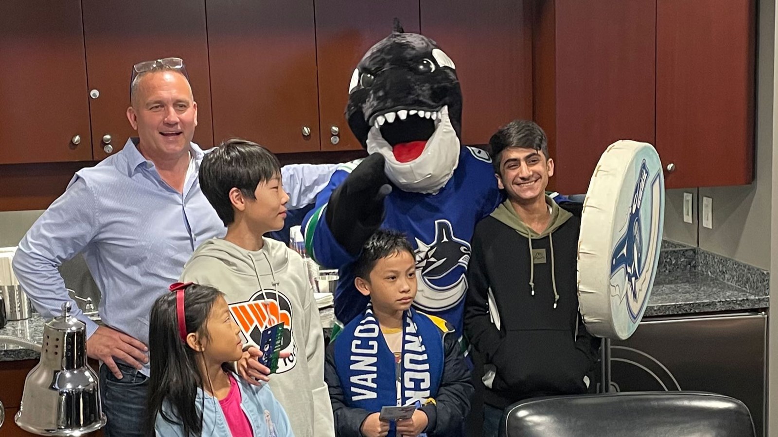 Canucks give a suite welcome to Surrey Schools Welcome Centre students